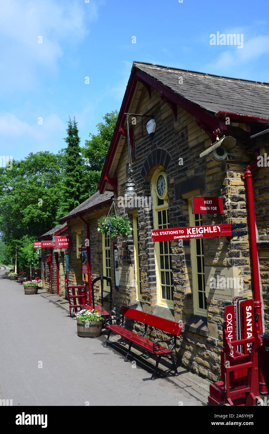 Signs on Haworth Railway Station, Keighley and Worth Valley Railway ...