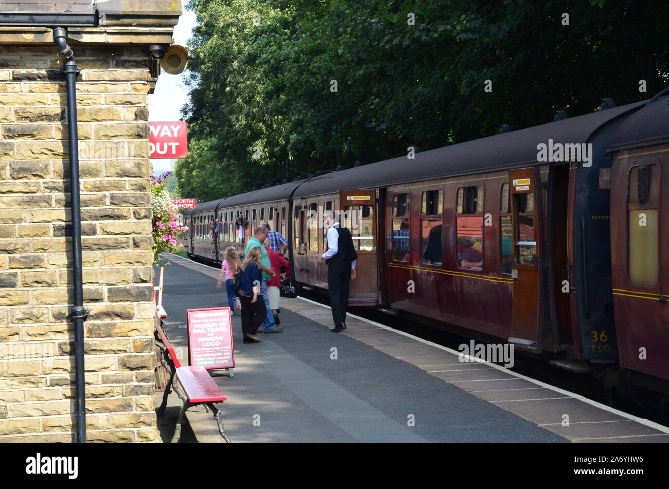 Getting on the train, Ingrow 2 station, Keighley and Worth Valley ...