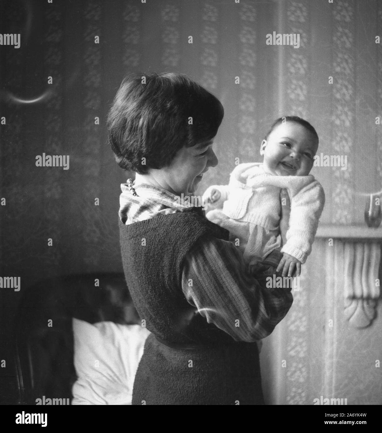 1950s mother and baby uk hi-res stock photography and images - Alamy
