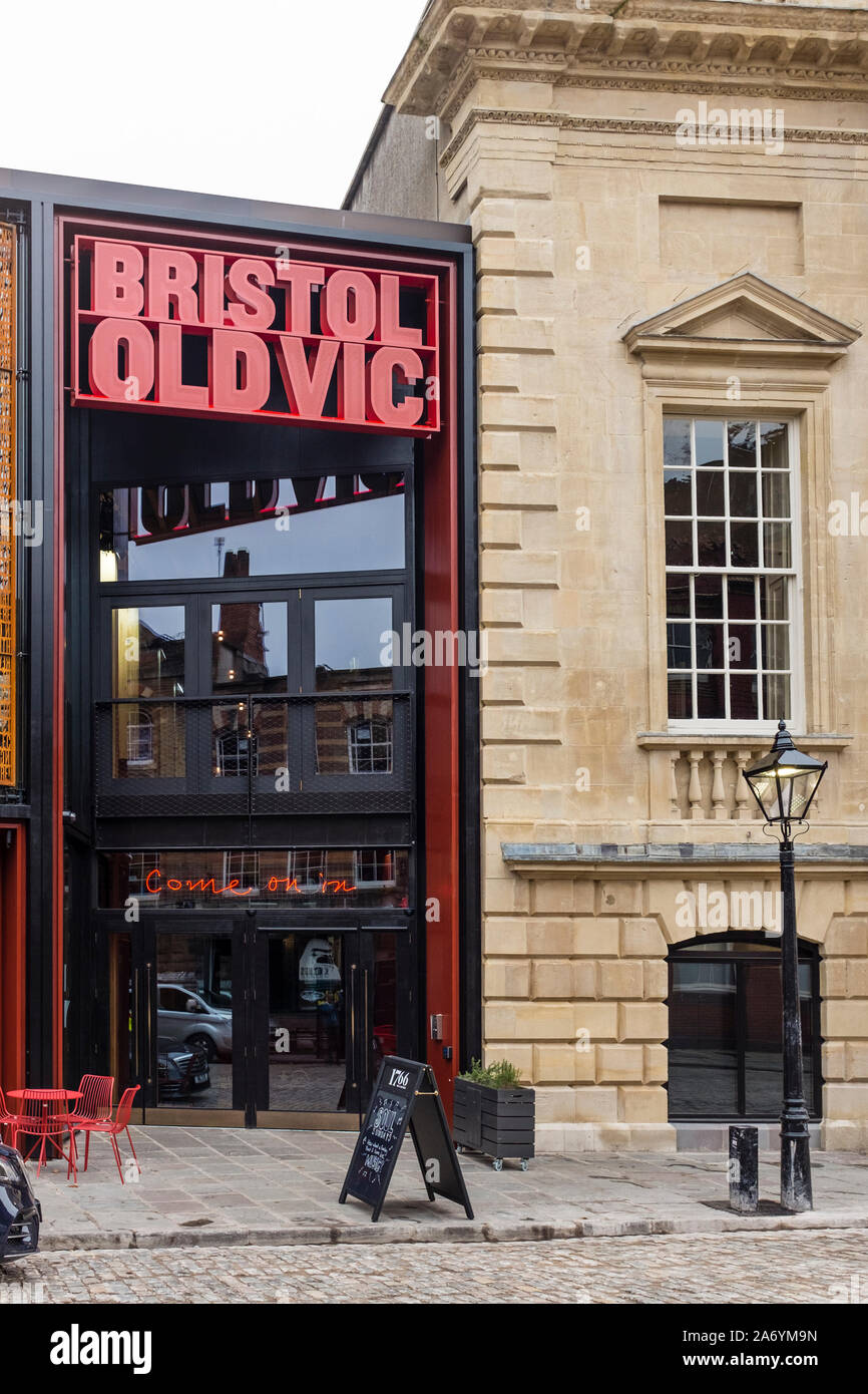 Old vic theatre exterior hi-res stock photography and images - Alamy