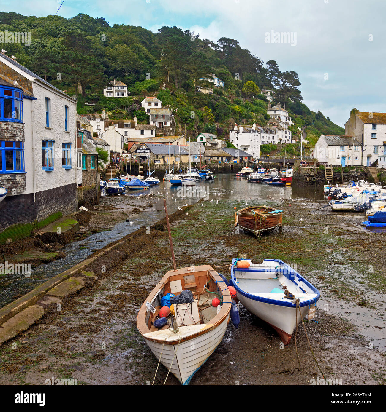 Fishermans cottages polperro harbour cornwall hi-res stock photography ...