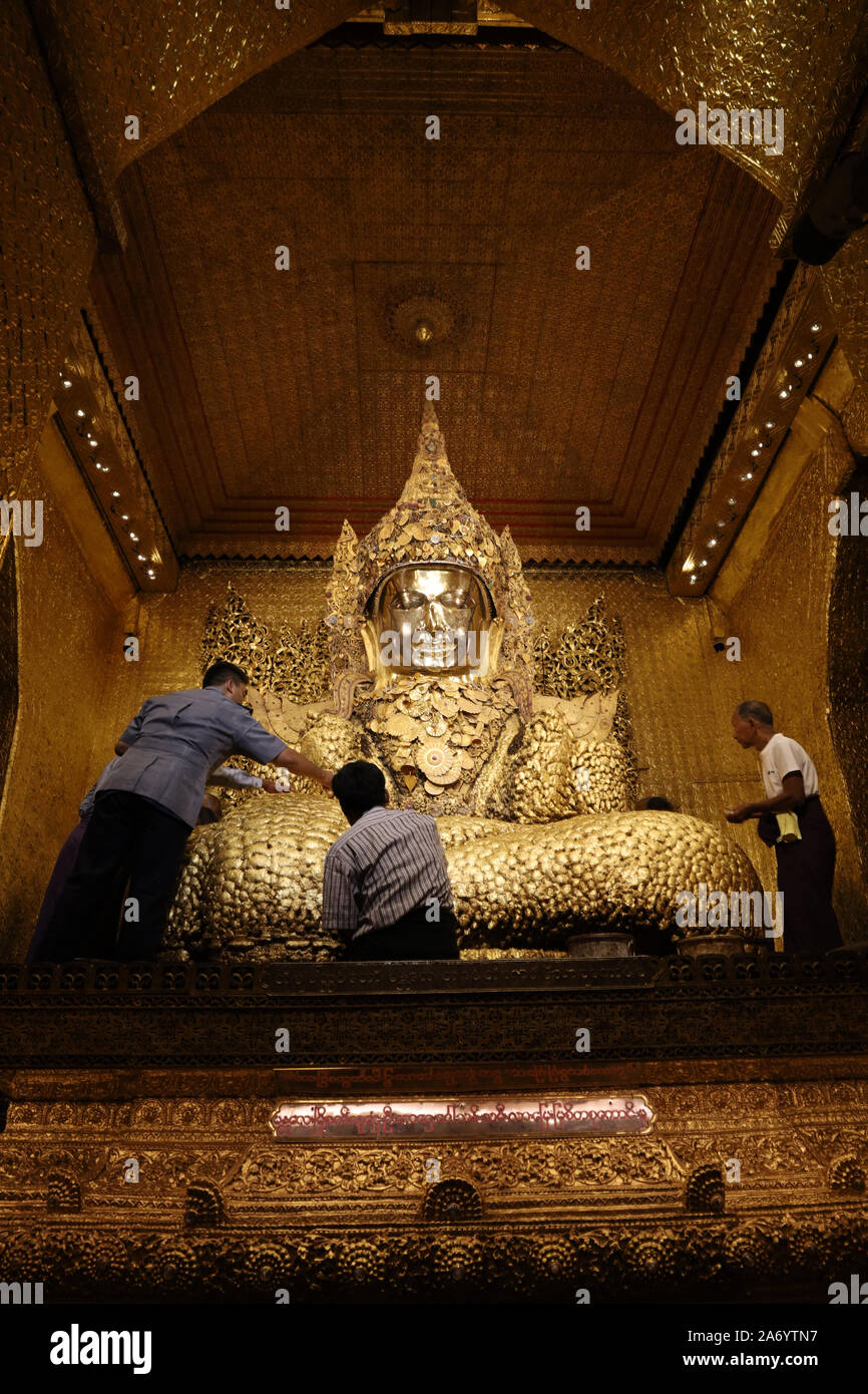 MANDALAY/MYANMAR(BURMA) - 29th Oct, 2019 : The Mahamuni Pagoda or ...