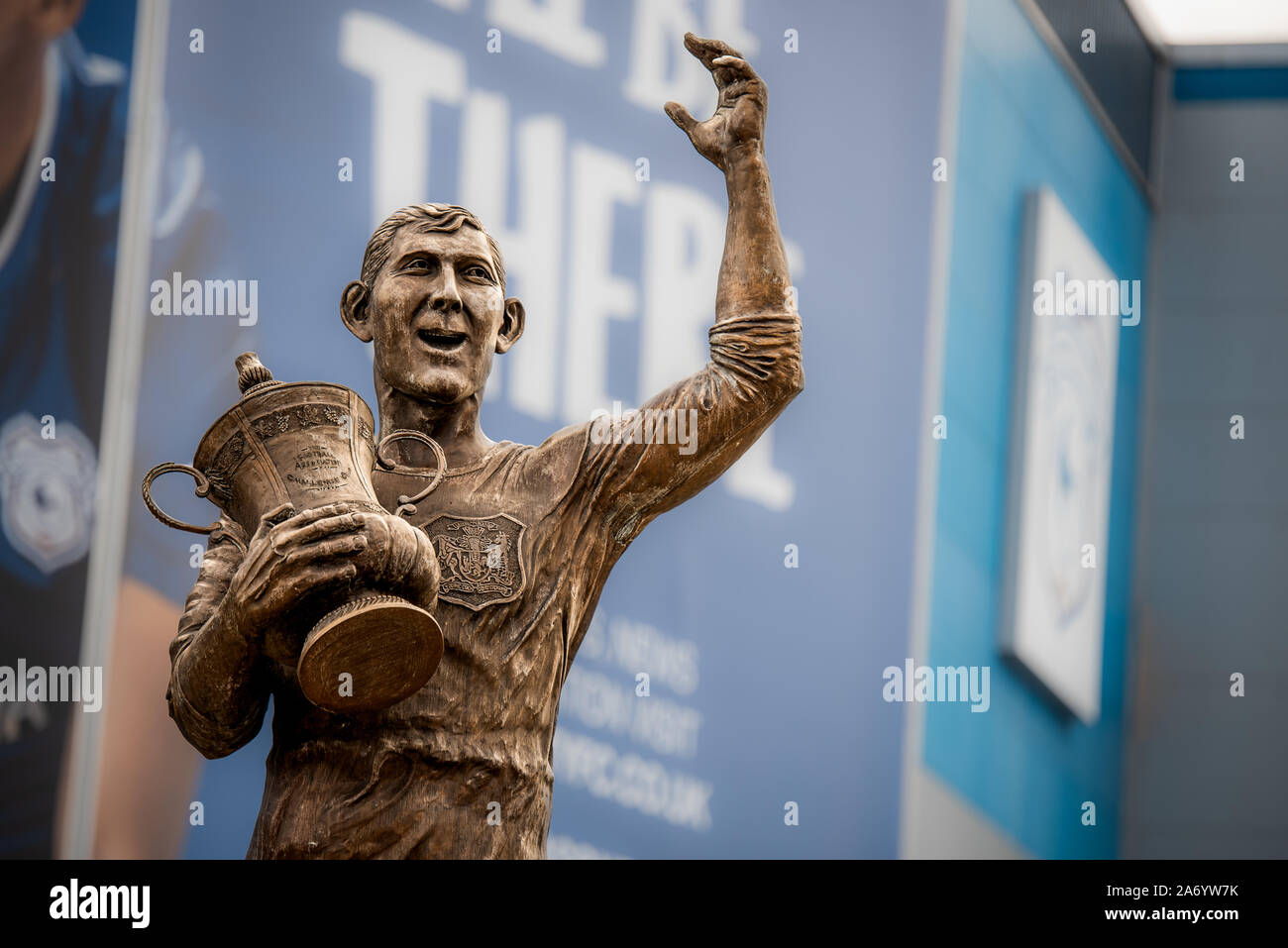 Cardiff city football badge hi-res stock photography and images - Alamy