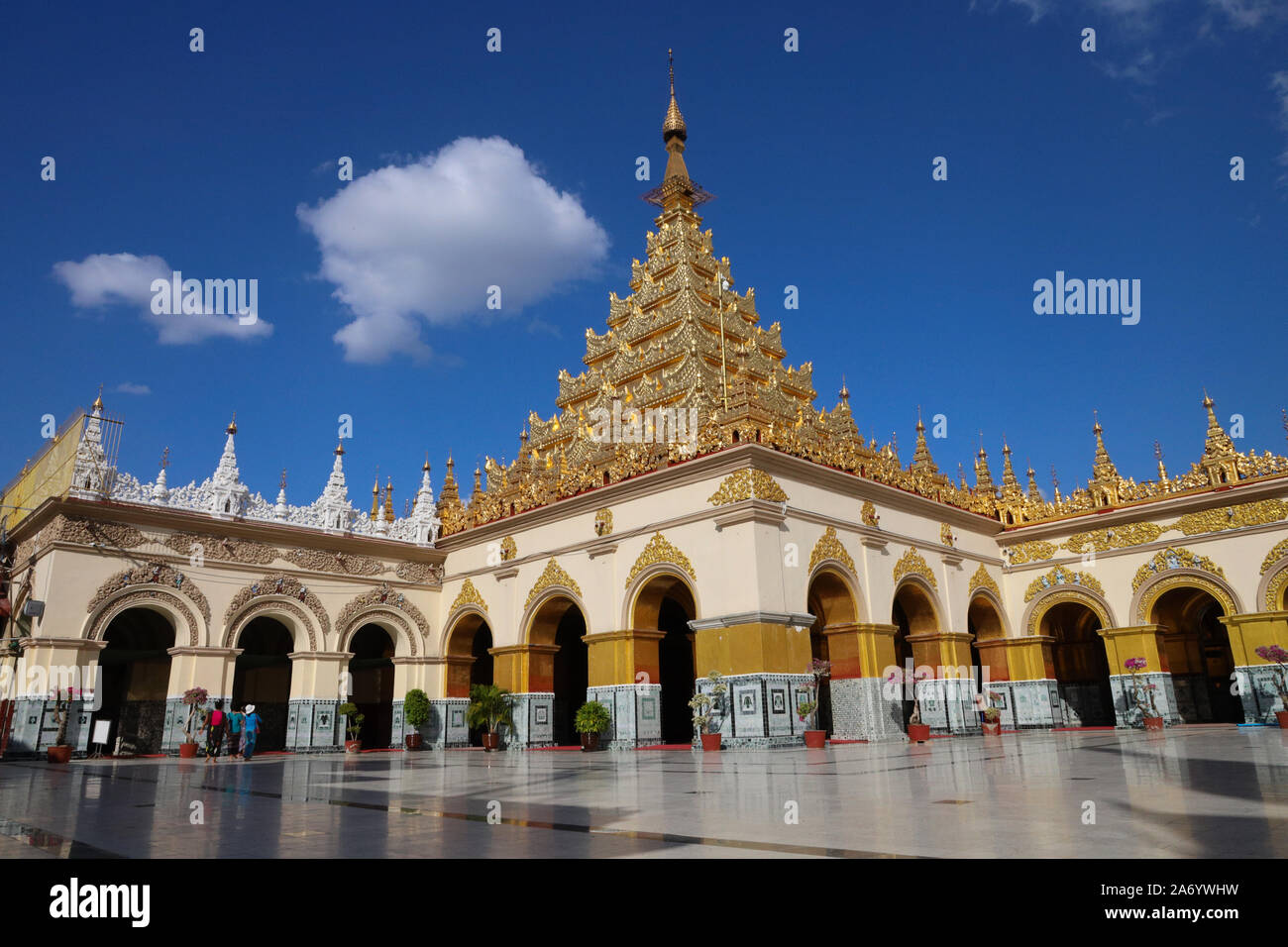 Mahamuni statue in the mahamuni pagoda hi-res stock photography and ...