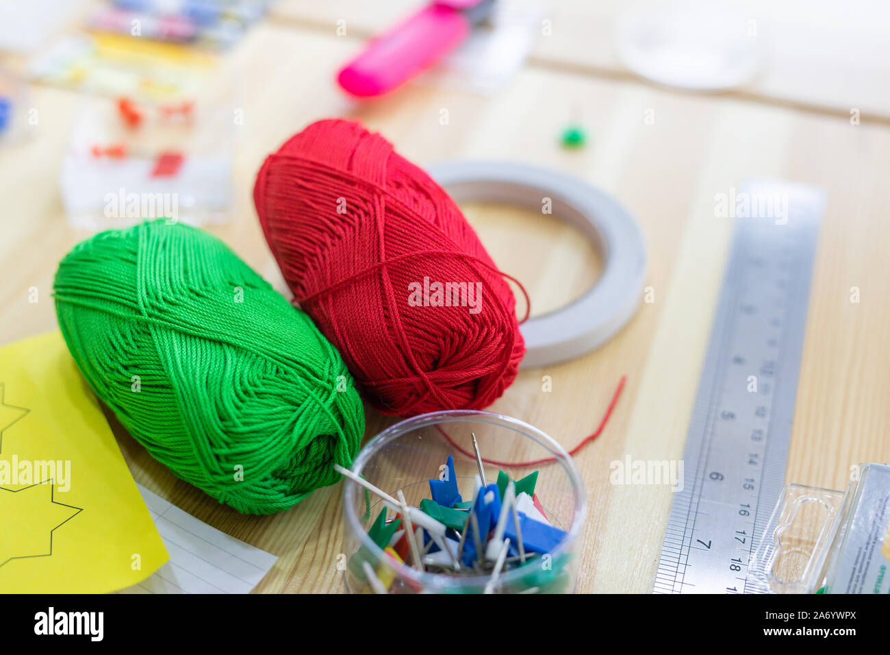 Pins and needles hi-res stock photography and images - Alamy