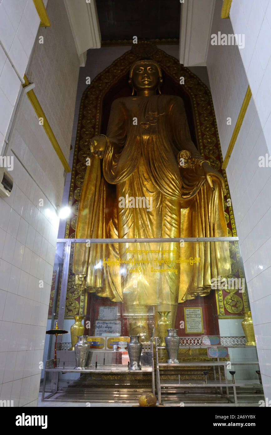 MANDALAY/MYANMAR(BURMA) - 29th Oct, 2019 : The Mahamuni Pagoda or ...