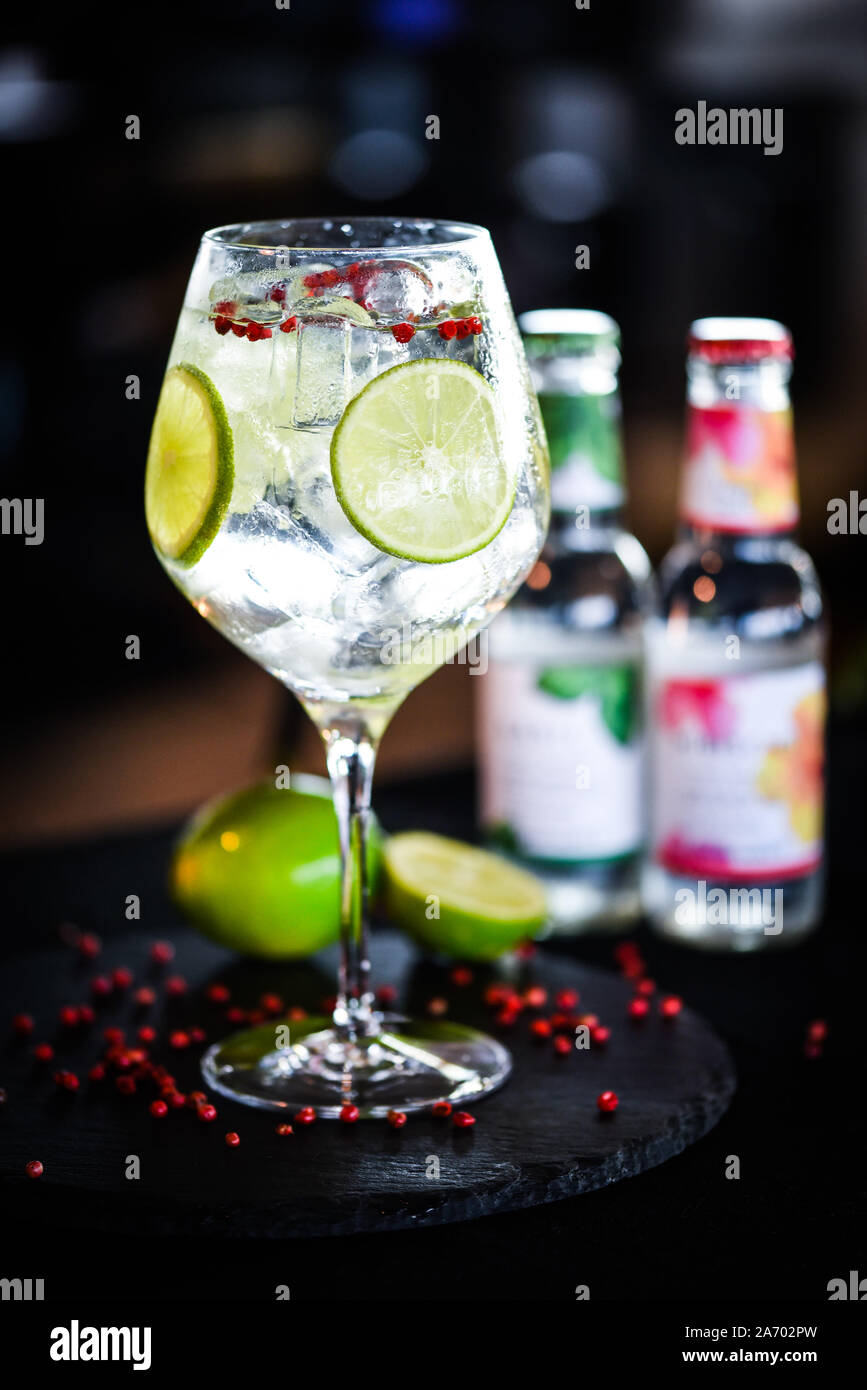 Pomelo gin and tonic hi-res stock photography and images - Alamy