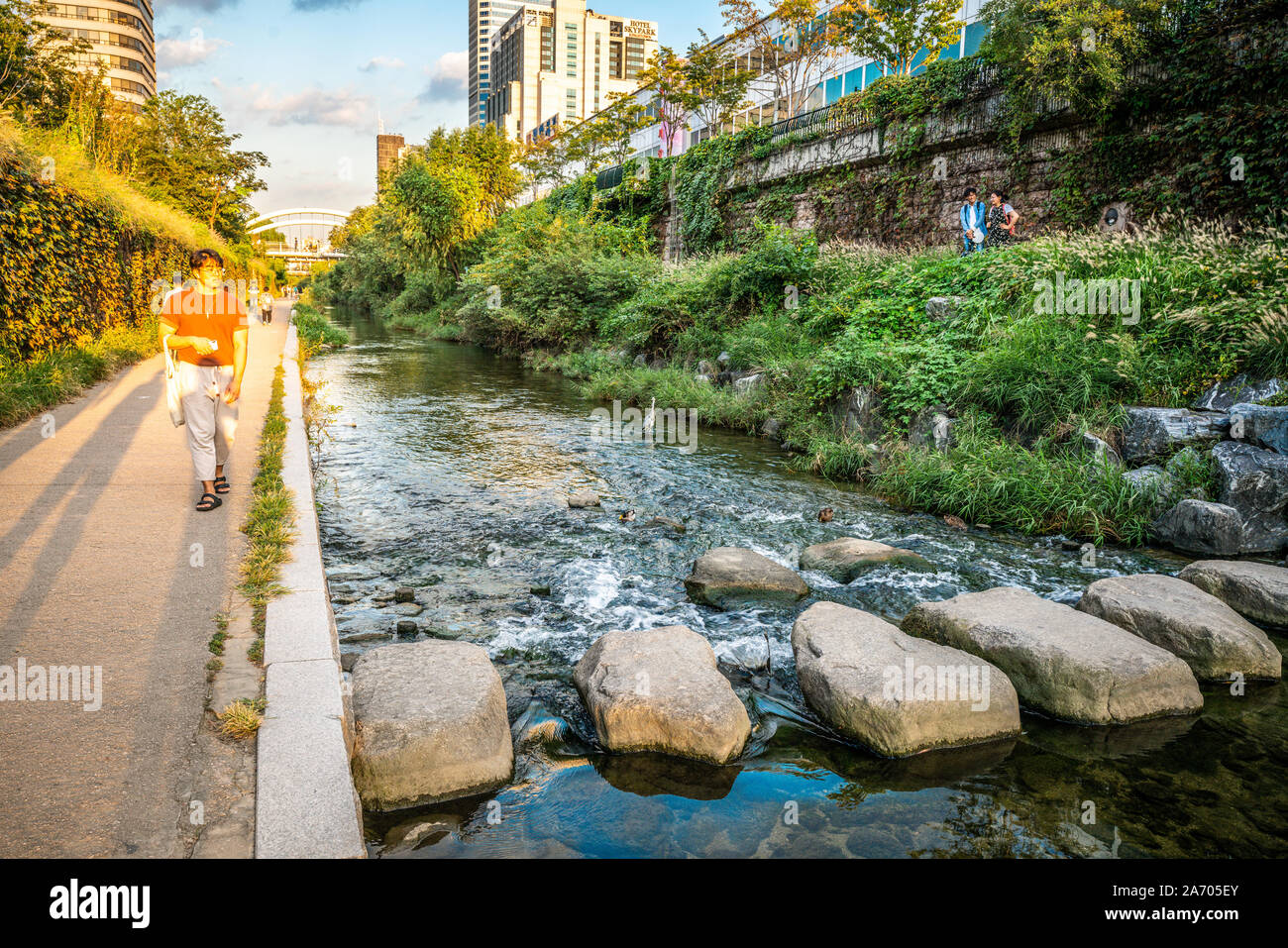 Cheonggyecheon stream seoul hi-res stock photography and images - Alamy
