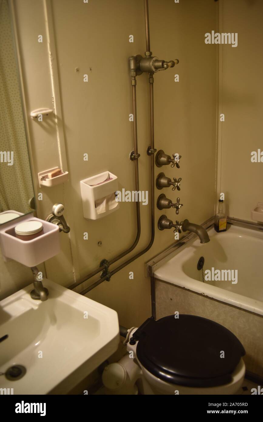 Cunard White Star Line High Resolution Stock Photography and Images - Alamy