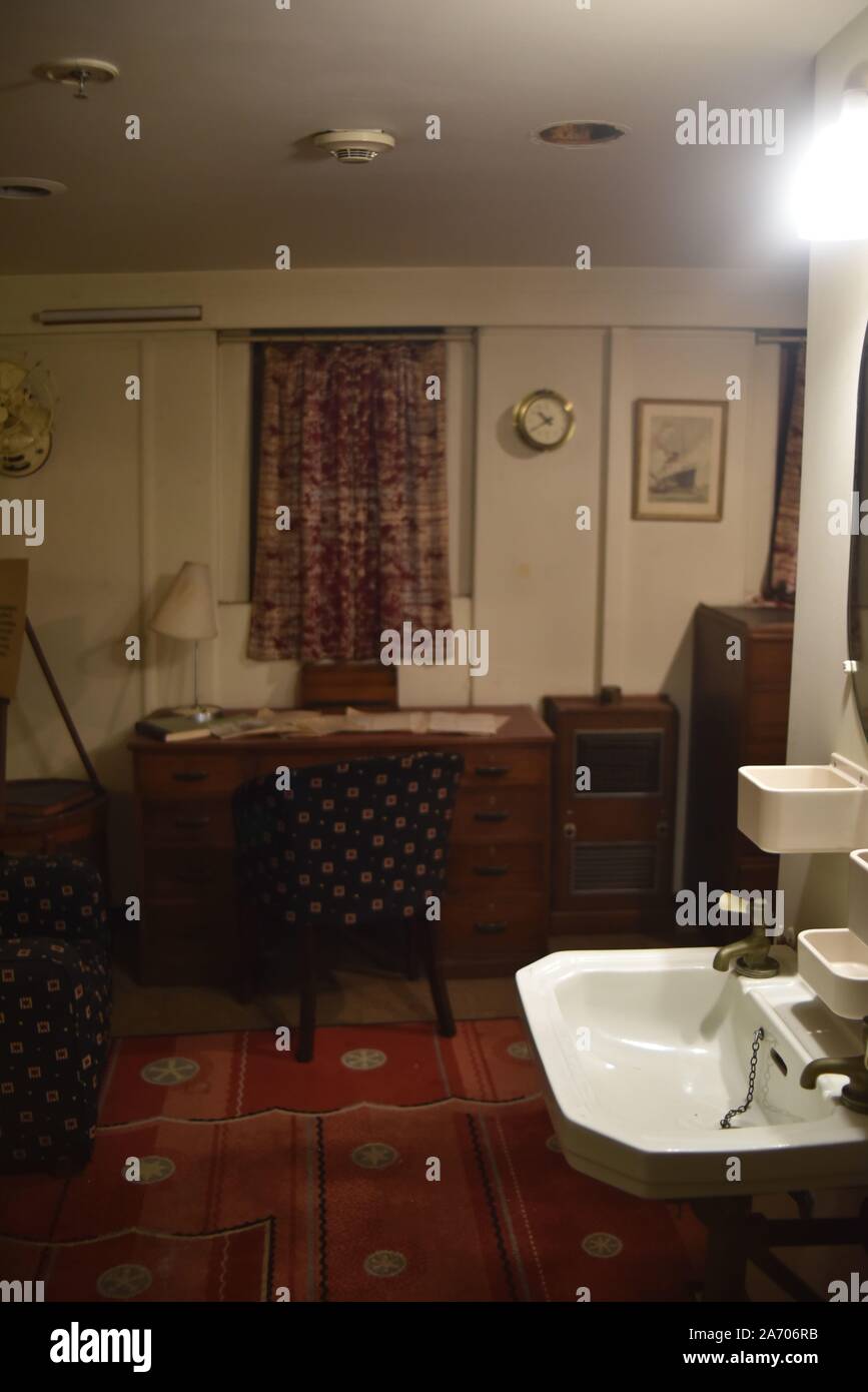 Cunard White Star Line High Resolution Stock Photography and Images - Alamy