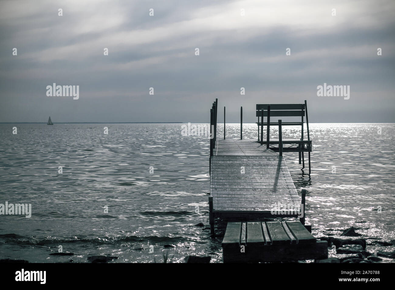 Deck over water hi-res stock photography and images - Alamy