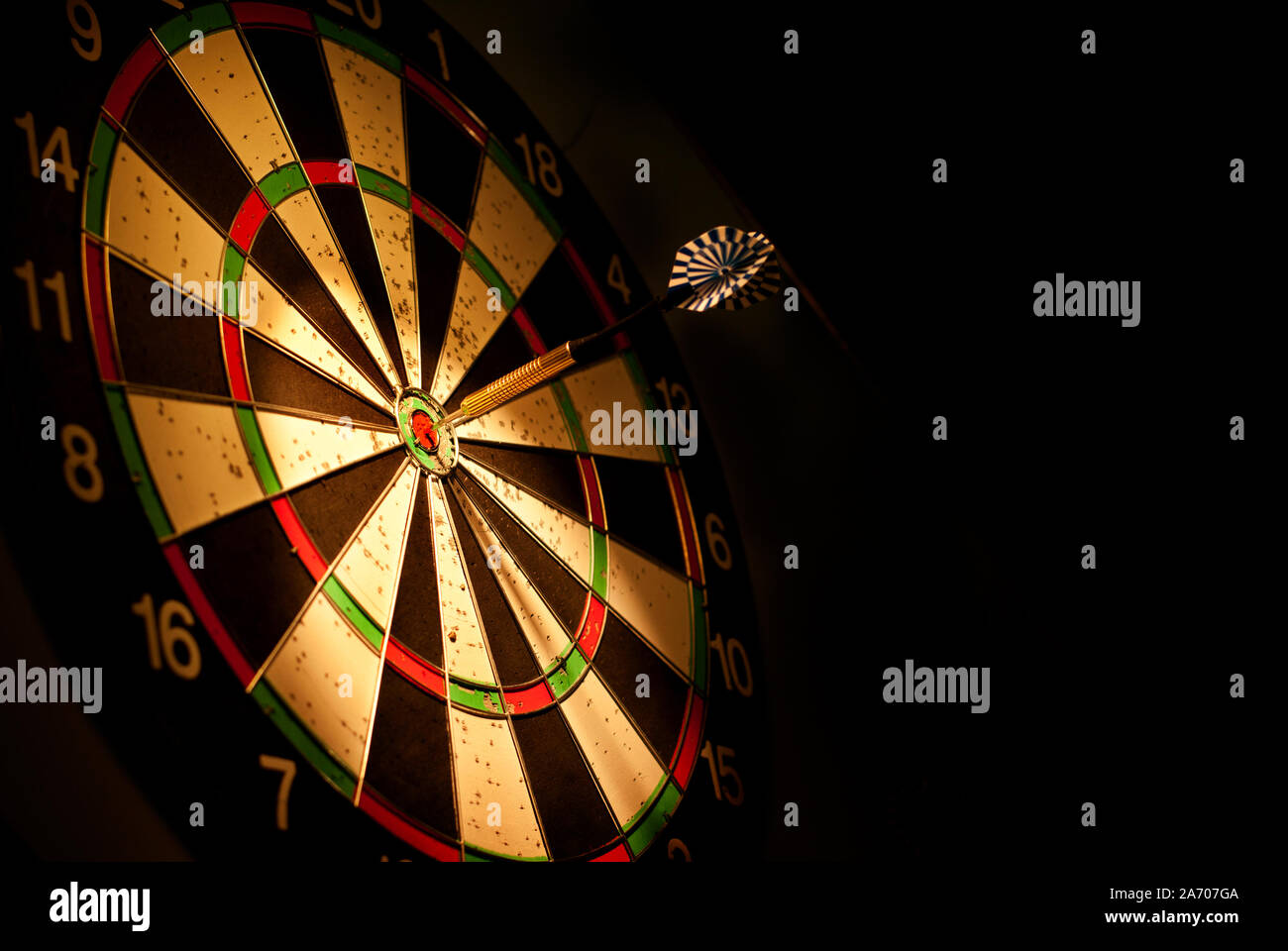 Darts arrows hi-res stock photography and images - Alamy