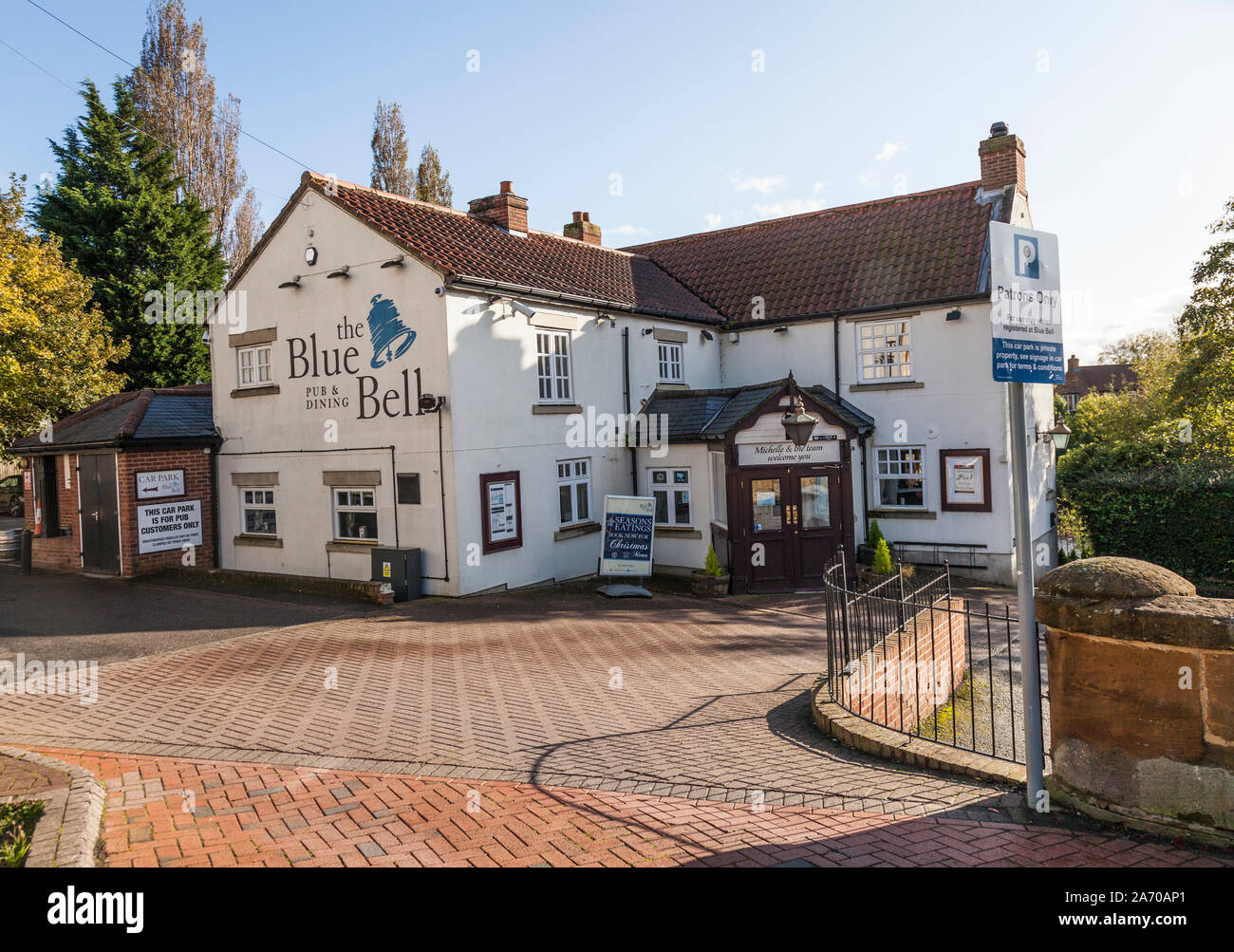 The blue bell public house hi-res stock photography and images - Alamy