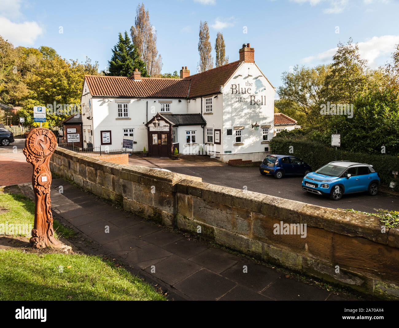 Blue bell public house hi-res stock photography and images - Alamy