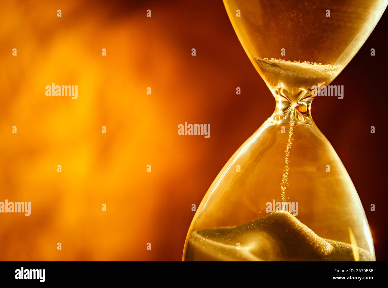 Sand glass counts time hi-res stock photography and images - Alamy