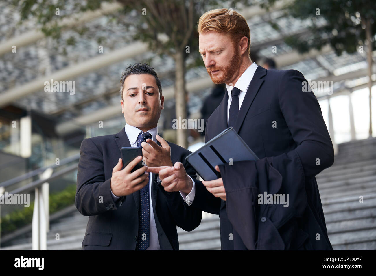 business people working outside office building Stock Photo - Alamy