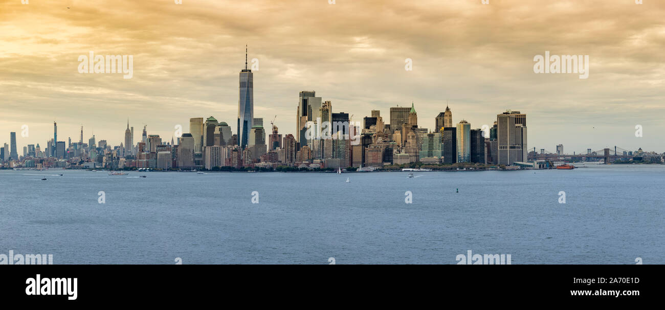 Beautiful sunset view of manhattan bridge from brooklyn hi-res stock ...