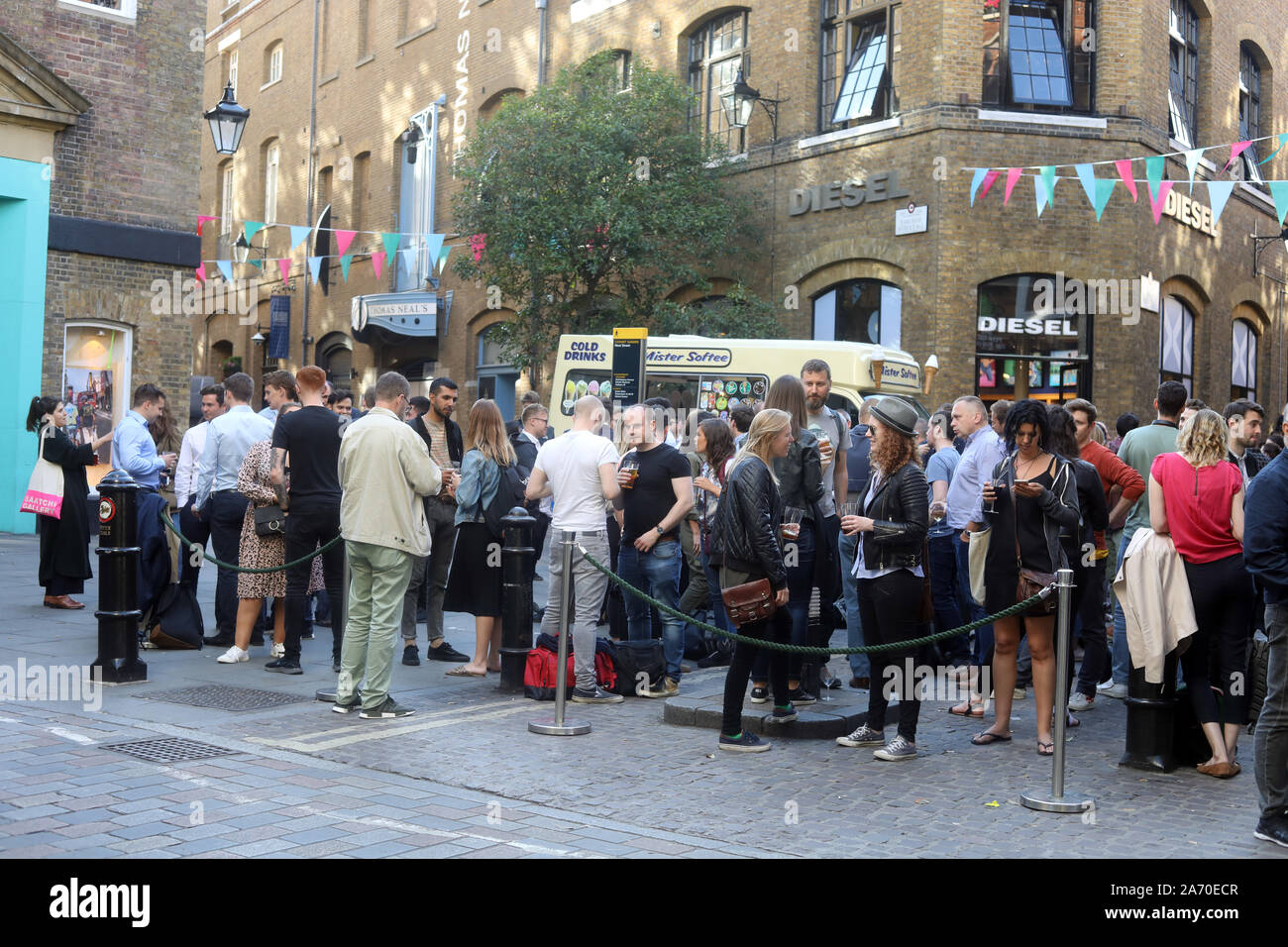 Neal street hi-res stock photography and images - Alamy