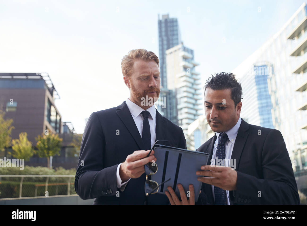 business people working outside office building Stock Photo - Alamy