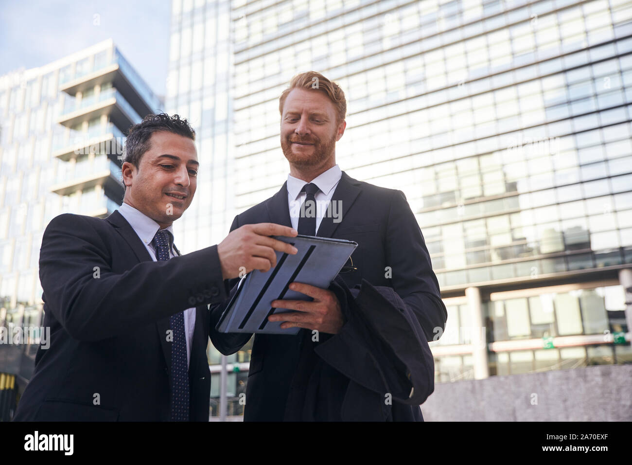 Working outside office hi-res stock photography and images - Alamy