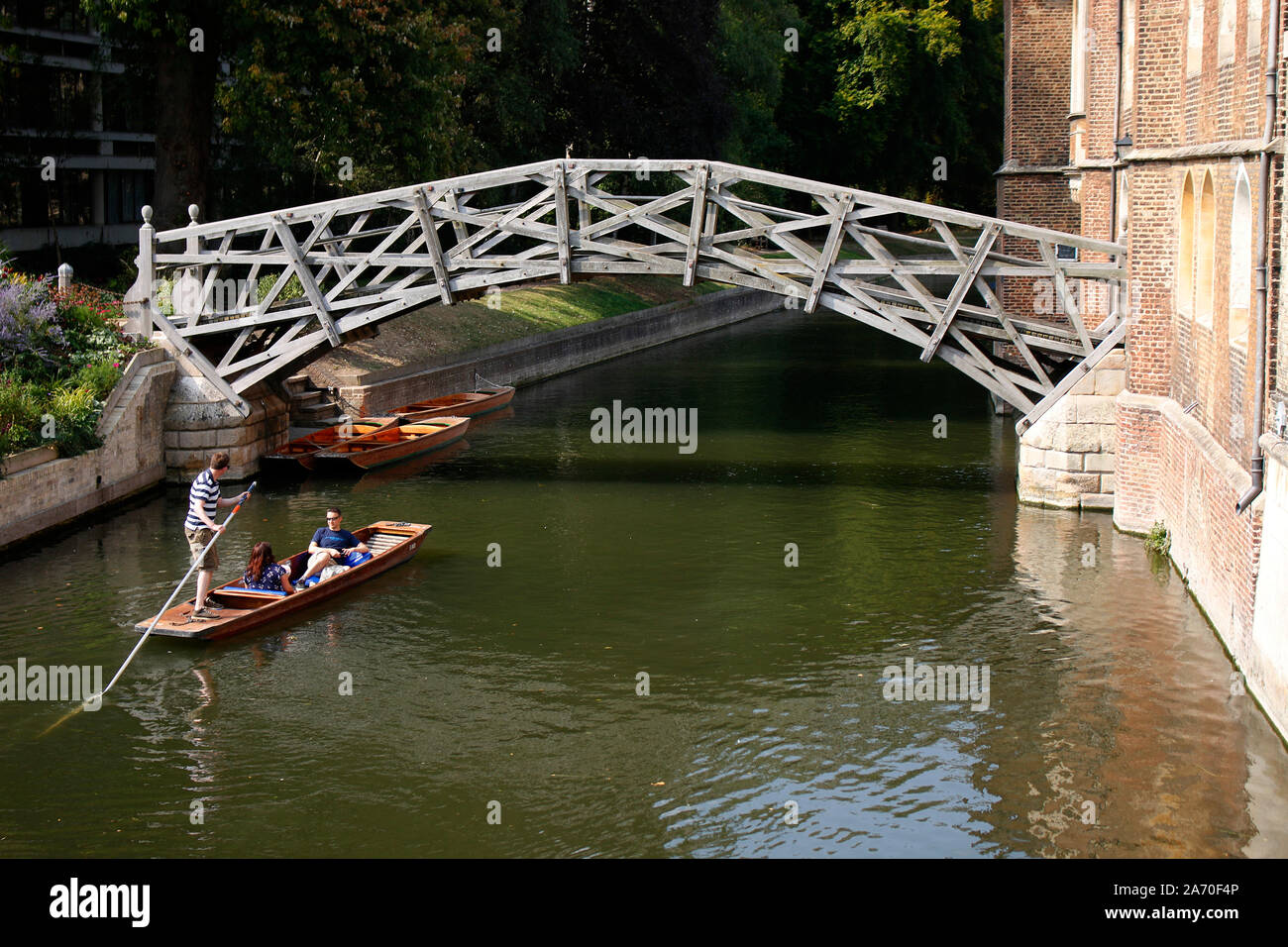 Mathematical Bridge, Punting with a boat on Cam River, Cambridge ...