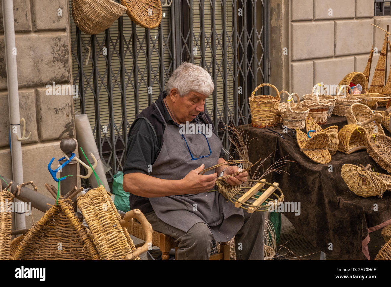 Basket weaving skills hi-res stock photography and images - Alamy