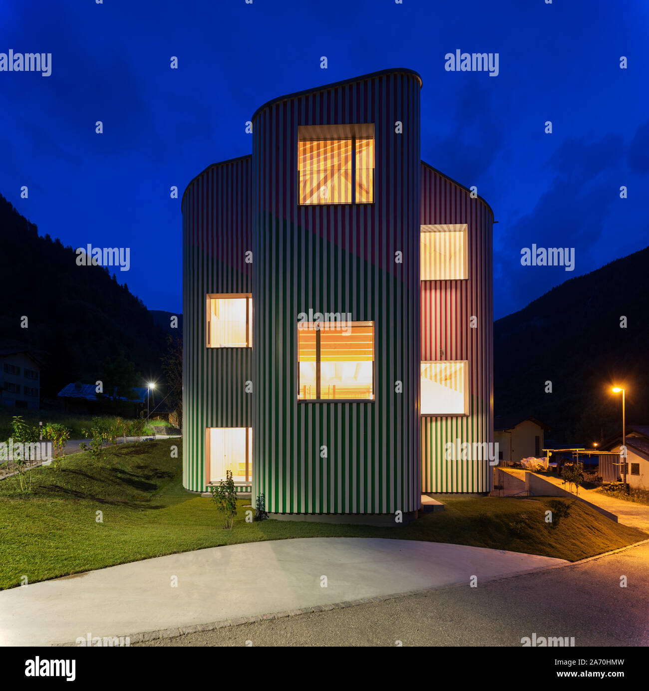 Exteriors of modern house in the evening Stock Photo - Alamy