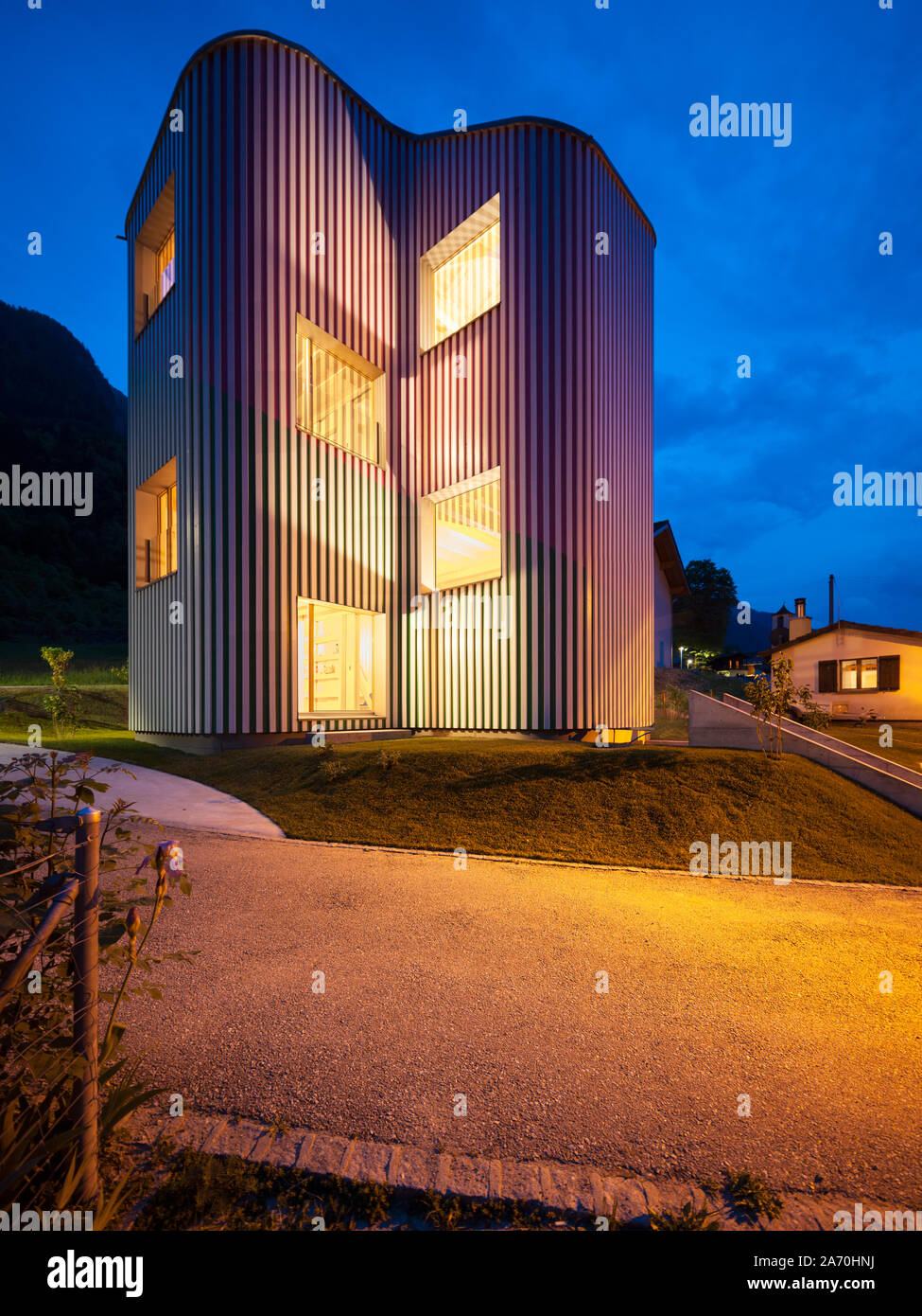 Exteriors of modern house in the evening Stock Photo - Alamy