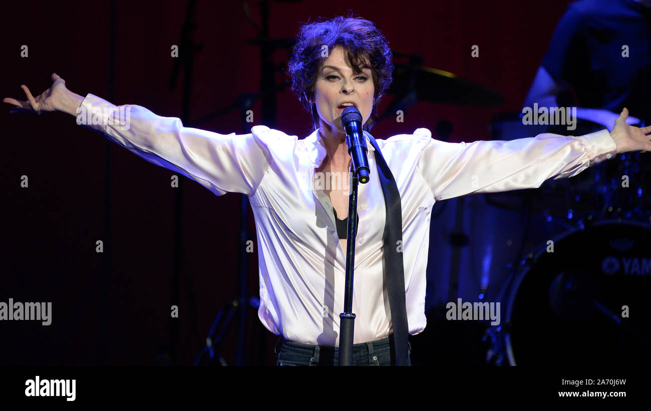 English soul singer Lisa Stansfield plays at The Royal Concert Hall ...