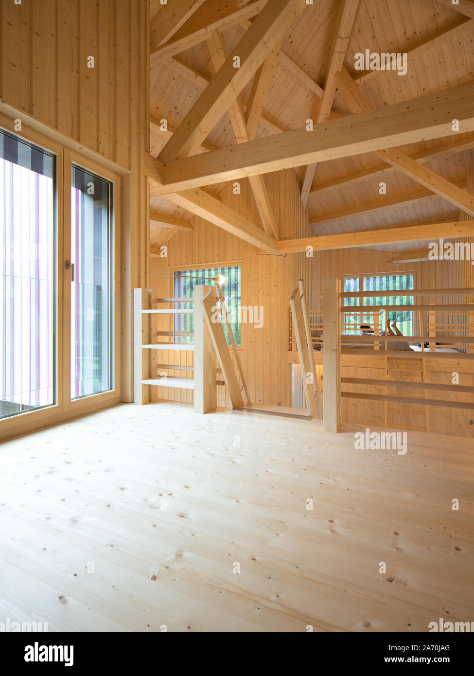 Modern house, wooden interiors open space Stock Photo - Alamy