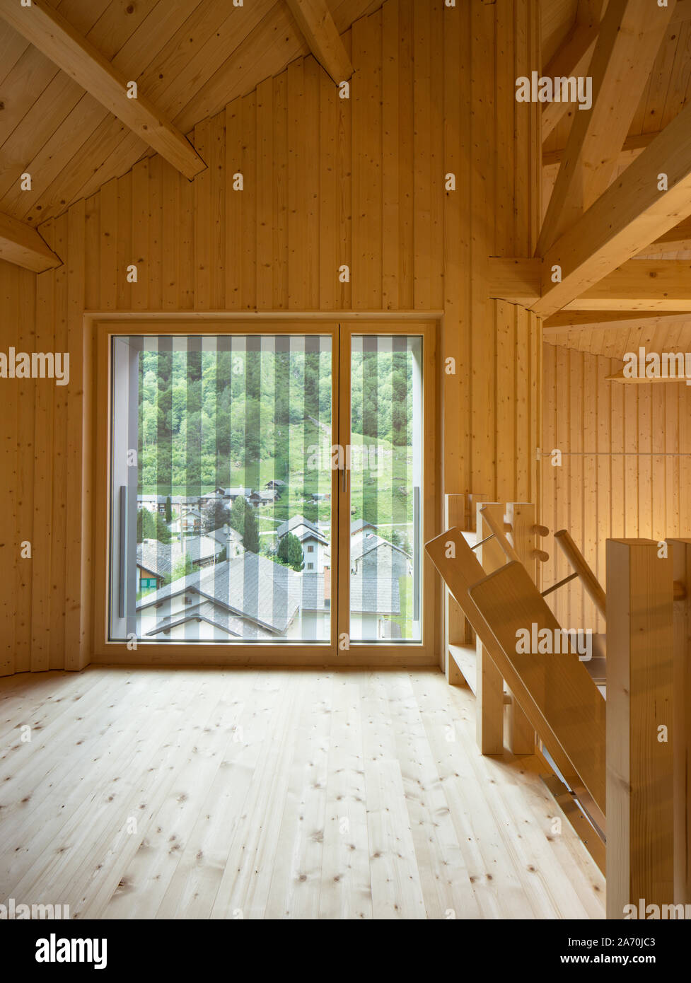 Modern house, wooden interiors open space Stock Photo - Alamy