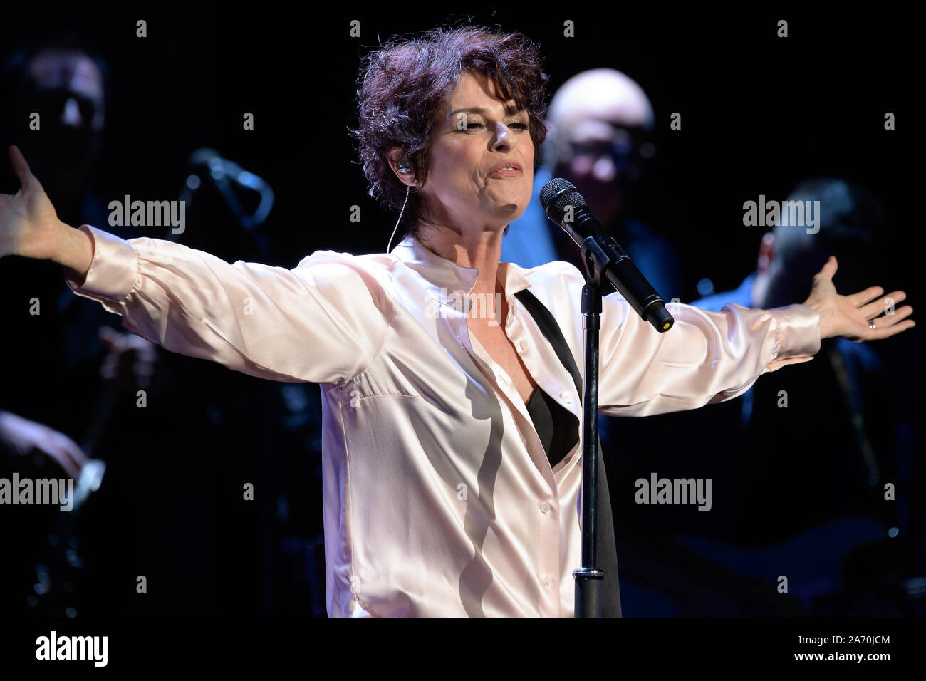 English soul singer Lisa Stansfield plays at The Royal Concert Hall ...