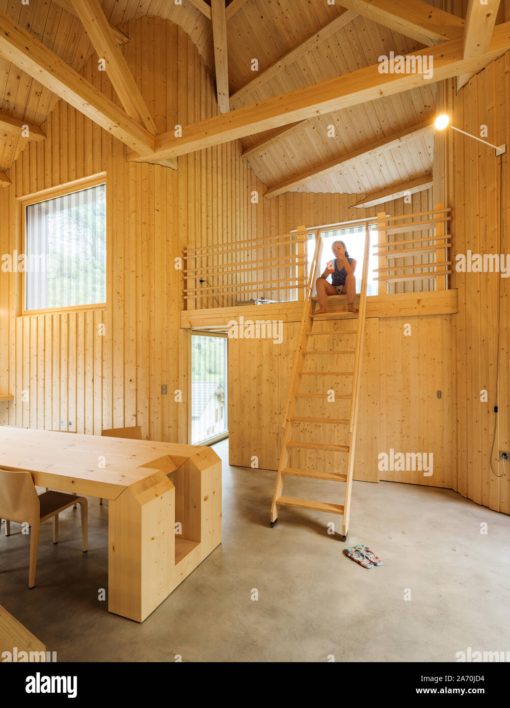 Modern house, wooden interiors open space Stock Photo - Alamy