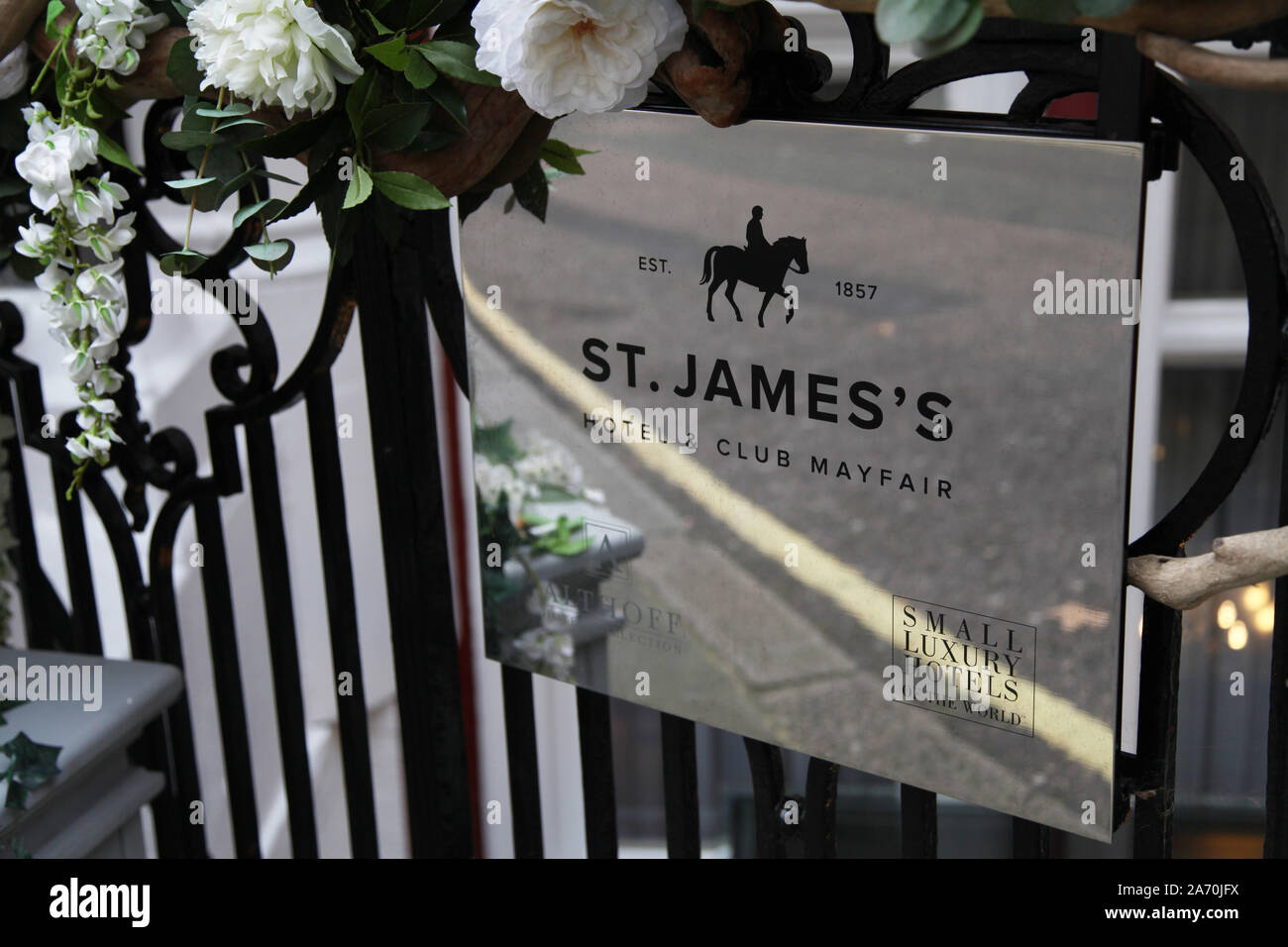 St james' hotel and club mayfair hi-res stock photography and images ...