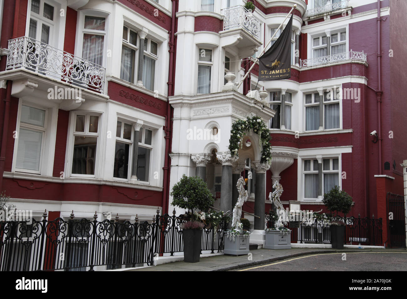 Saint james club hi-res stock photography and images - Alamy