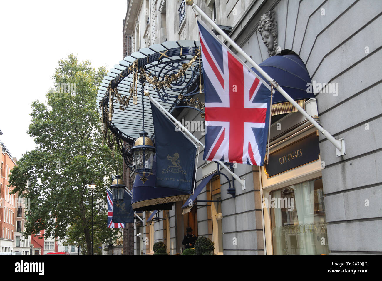 Ritz london afternoon tea hi-res stock photography and images - Alamy