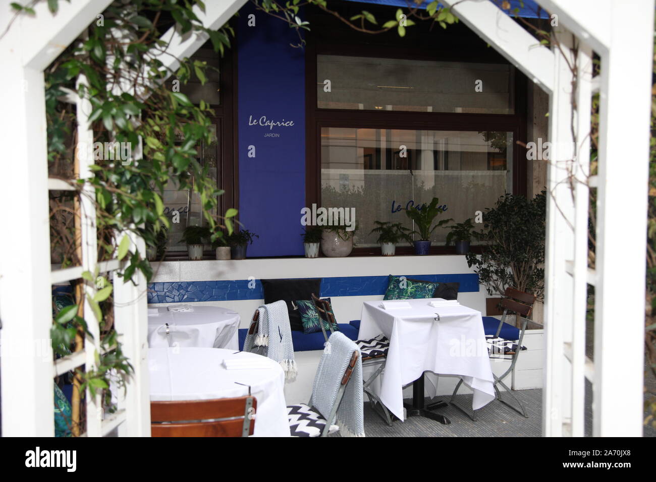 The ivy sister restaurant hi-res stock photography and images - Alamy