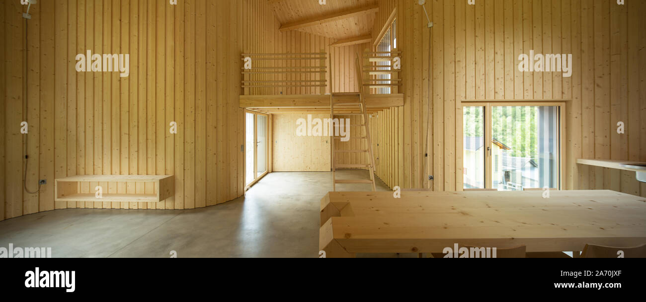 Modern house, wooden interiors open space Stock Photo - Alamy