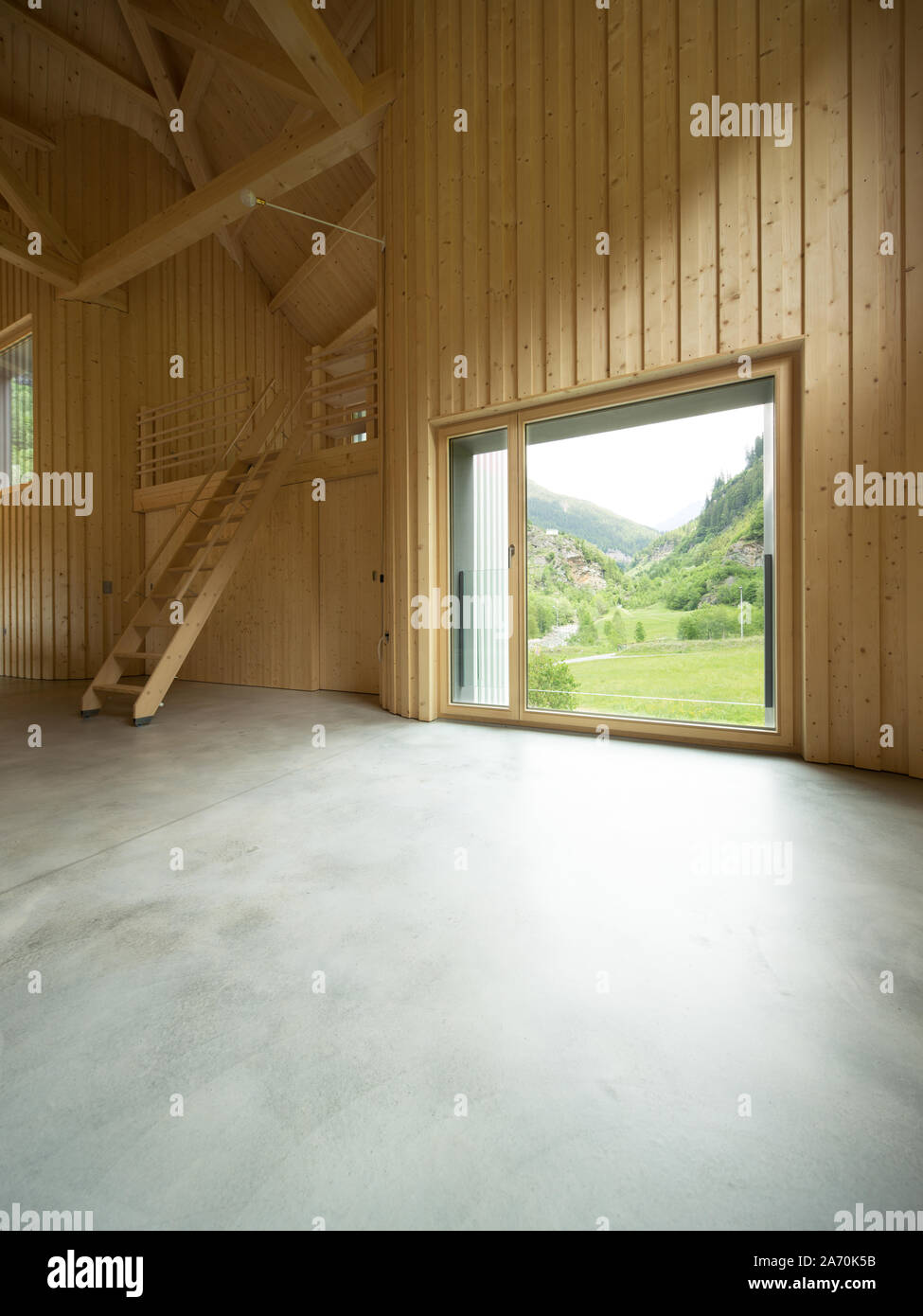 Modern house, wooden interiors open space Stock Photo - Alamy