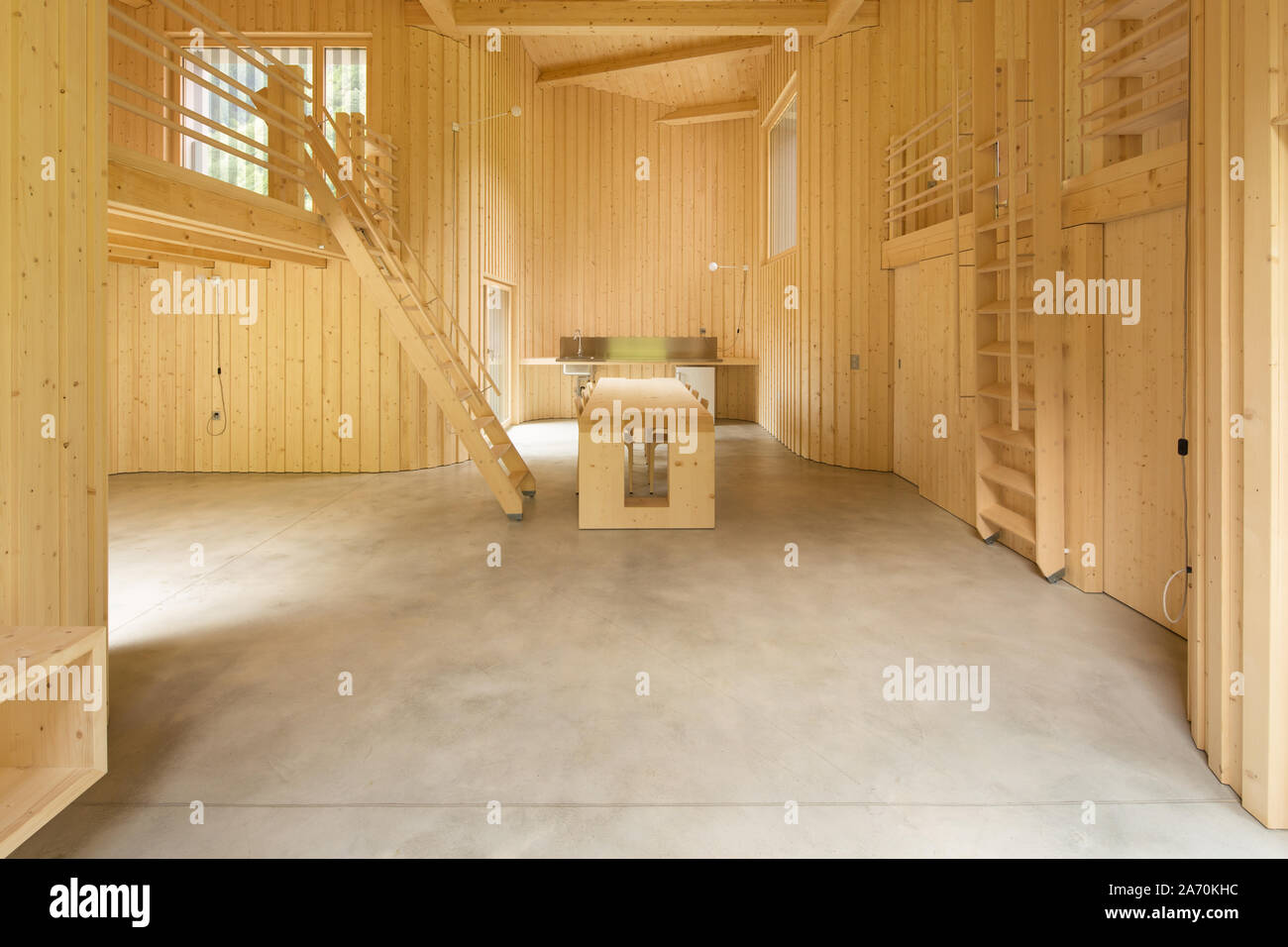 Modern house, wooden interiors open space Stock Photo - Alamy