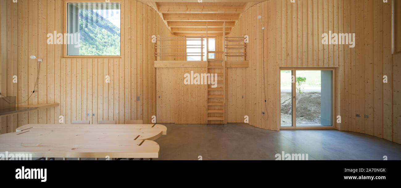 Modern house, wooden interiors open space Stock Photo - Alamy