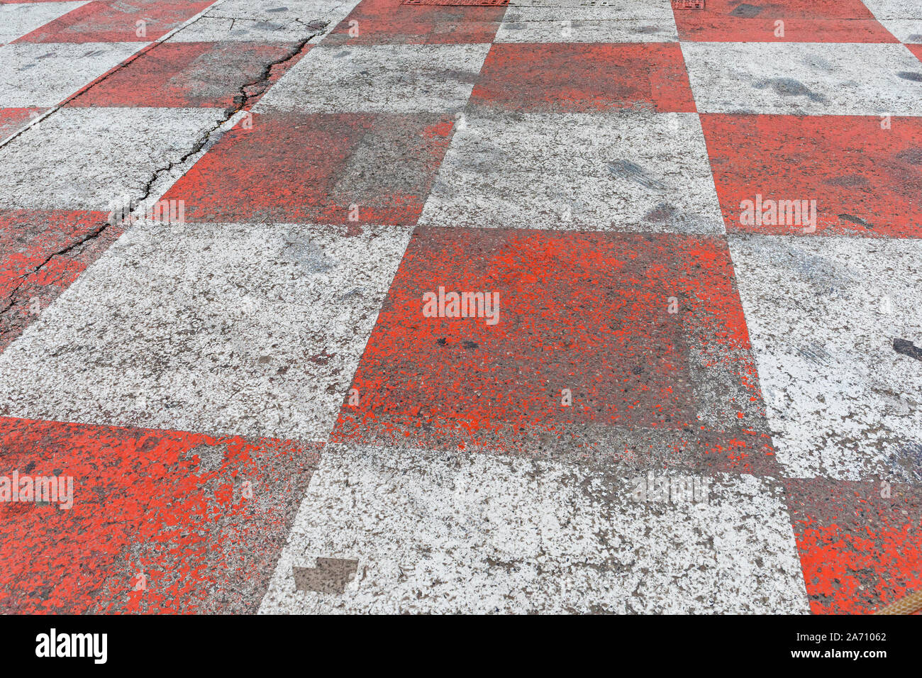 Red and White Checkered Pattern Race Track Speedway Stock Photo - Alamy