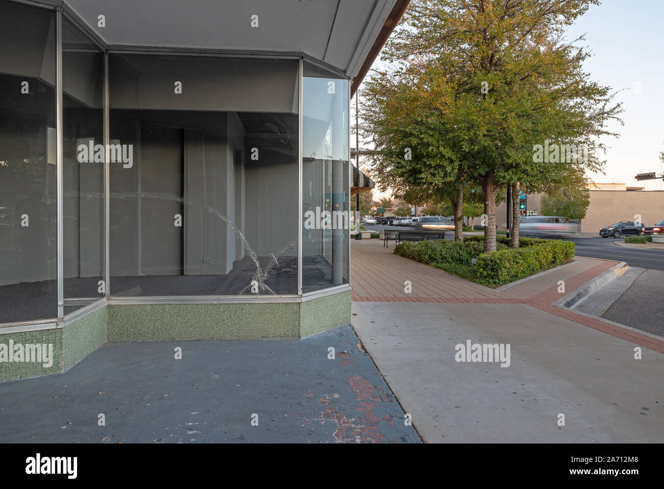 Abandoned store front hi-res stock photography and images - Alamy
