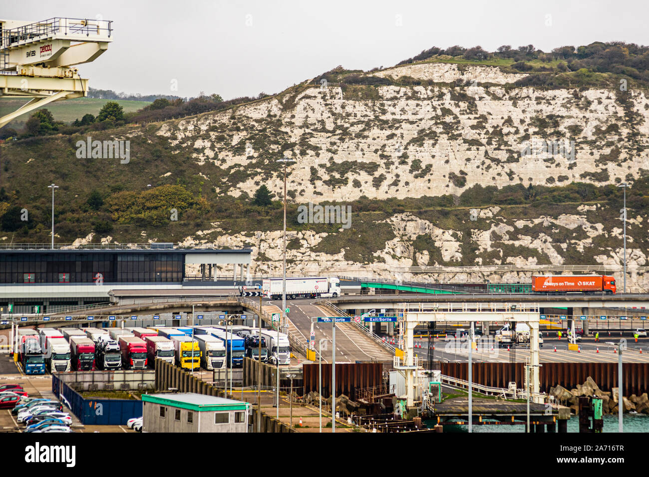 Ship traffic light hi-res stock photography and images - Alamy
