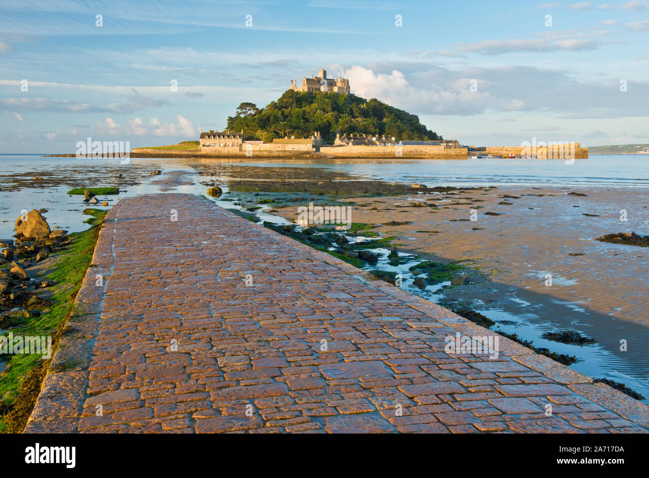 Tidal causeway hi-res stock photography and images - Alamy