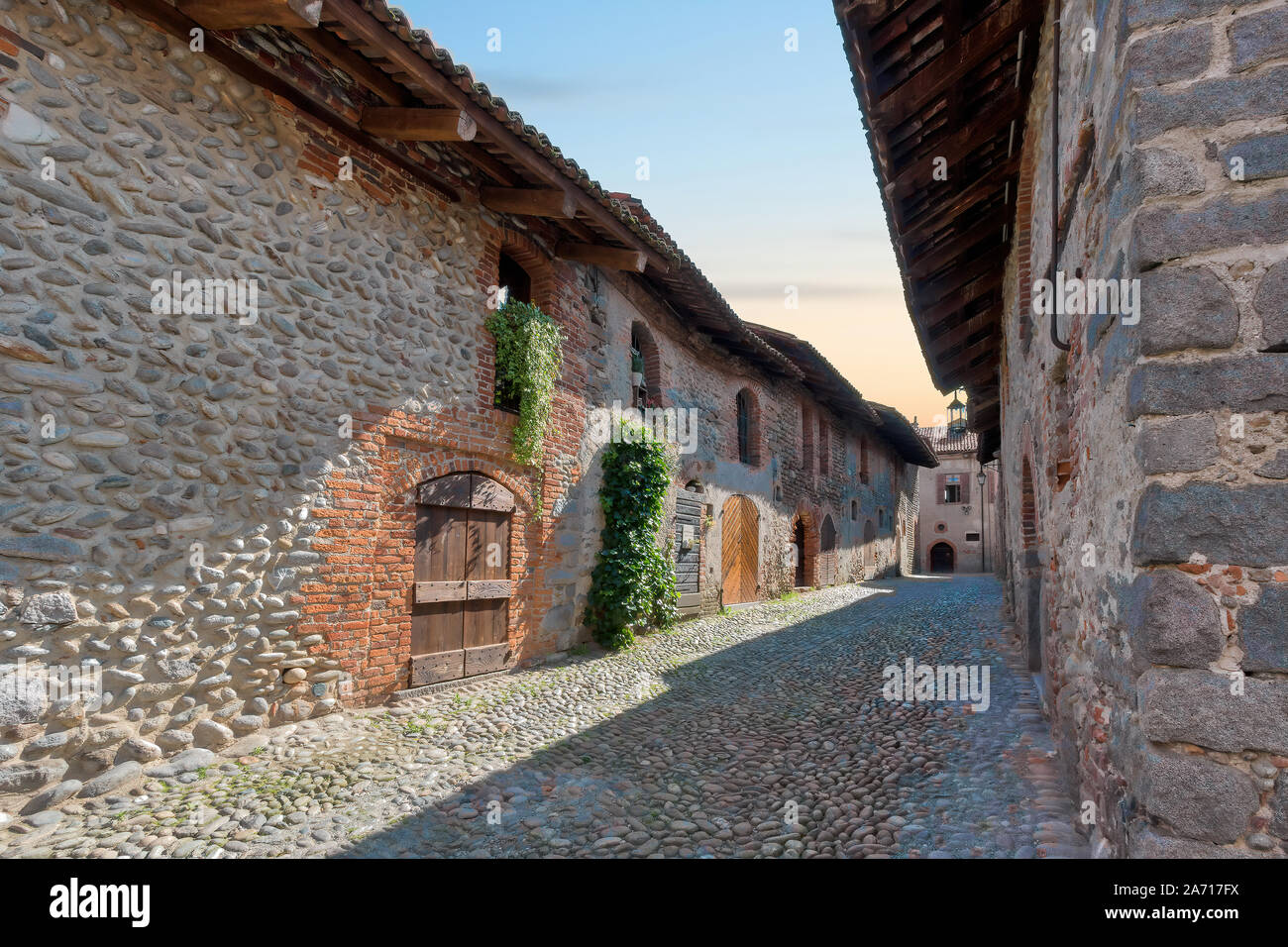 Ancient medieval village on the Italian hills Stock Photo - Alamy
