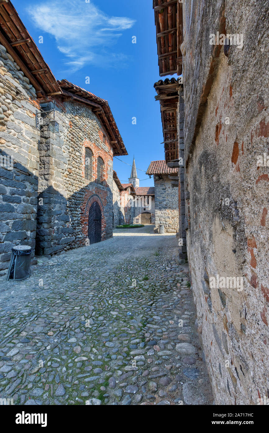 Ancient medieval village on the Italian hills Stock Photo - Alamy