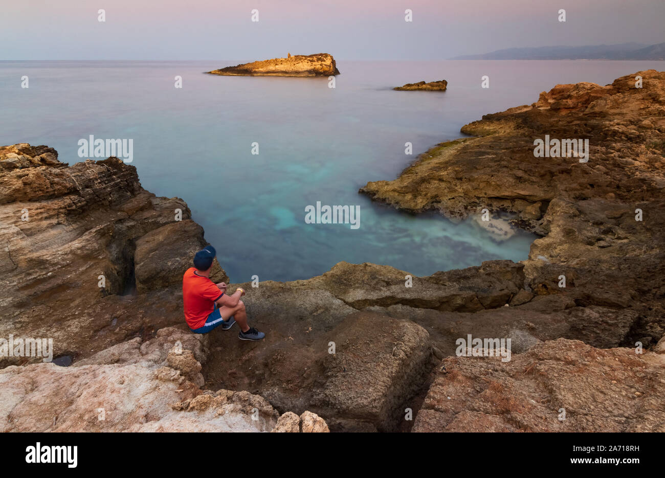 Man looks distance on beach hi-res stock photography and images - Alamy