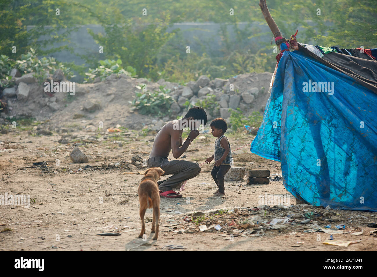 Indian street family hi-res stock photography and images - Alamy