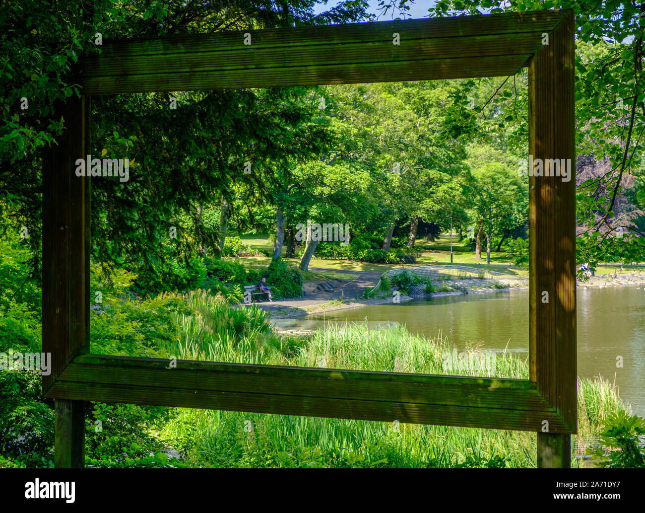 Newcastle united on bench hi-res stock photography and images - Alamy